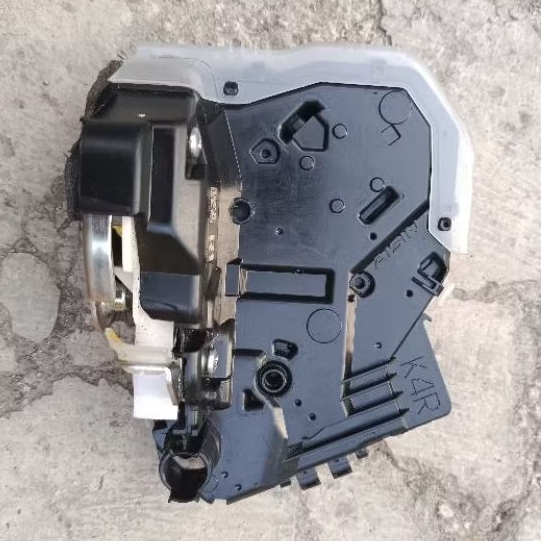 Jual Door lock pintu tengah Avanza xenia veloz bagian kanan RH Original ...