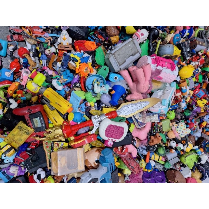 Jual mainan happy mea bekas mcdl per kg ( 35k ) | Shopee Indonesia