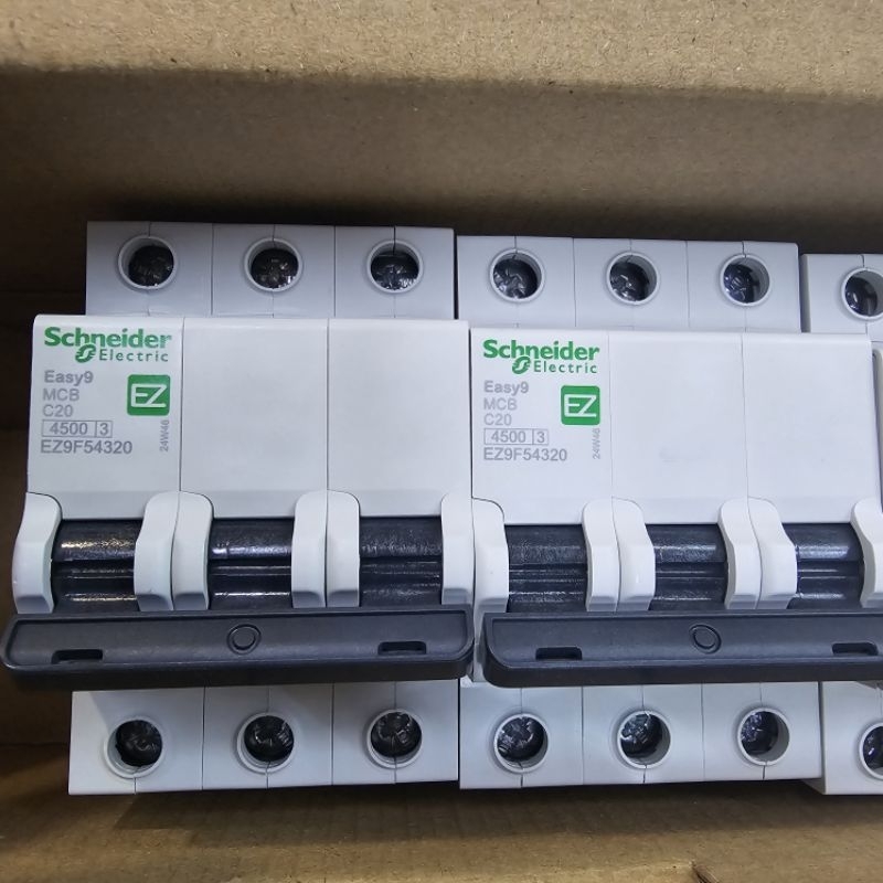 Jual MCB EZ Easy9 3PHASE 6A 10A 16A 20A 25A 32A 40A 4,5KA SCHNEIDER | Shopee Indonesia