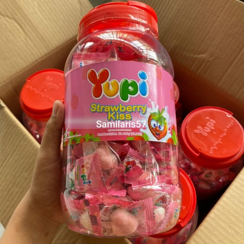 Jual Yupi permen love strawberry kiss pink toples 300 gr | Shopee Indonesia