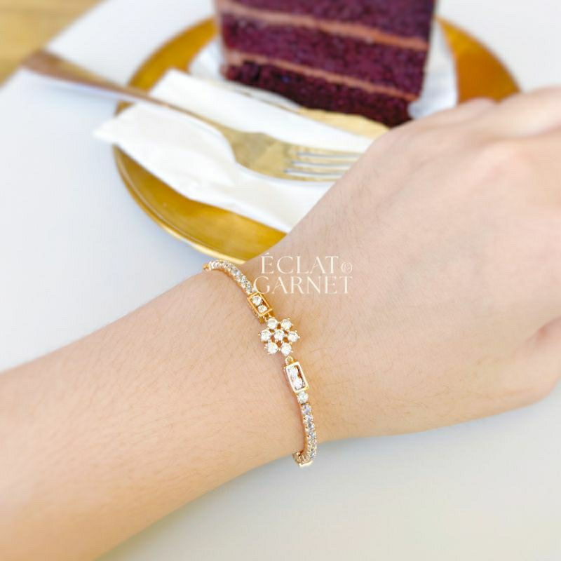 Jual Éclat & Garnet - SNOWFLAKES GOLD SHRINK BRACELETS BBE Perhiasan ...