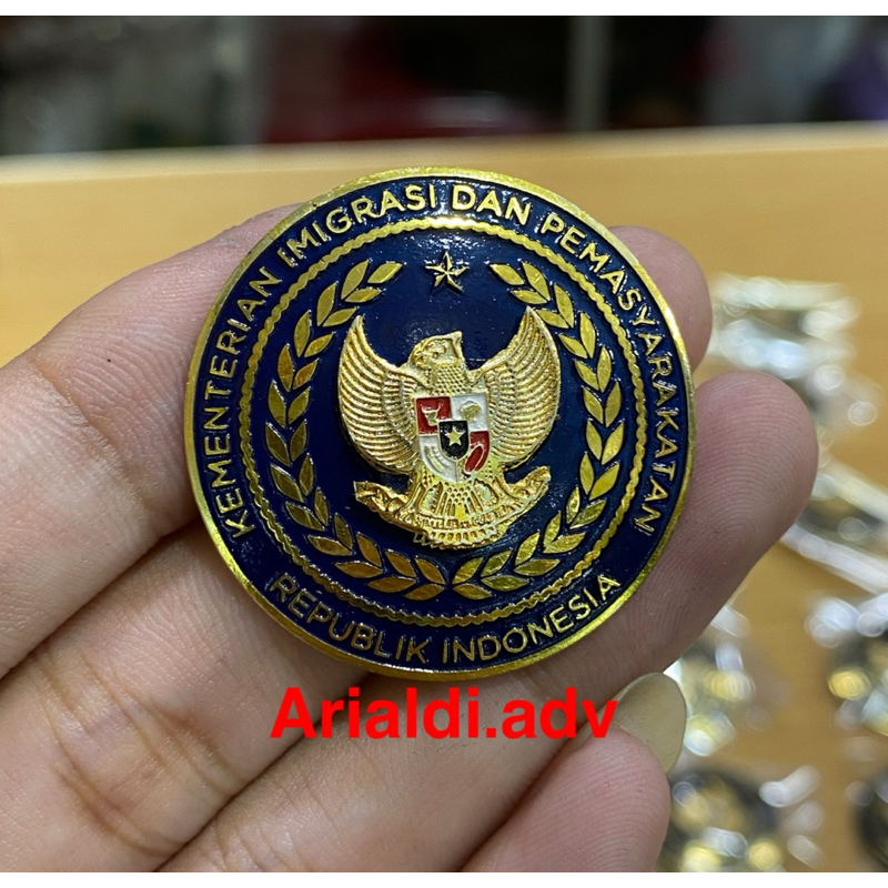 Jual pin IMIPAS logo terbaru kuningan sepuh emas magnet pin imipas ...