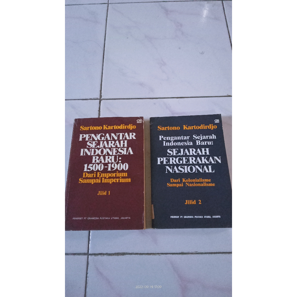 Jual Paket Pengantar Sejarah Indonesia Baru Jilid 1&2 - Sartono Kartodirdjo | Shopee Indonesia