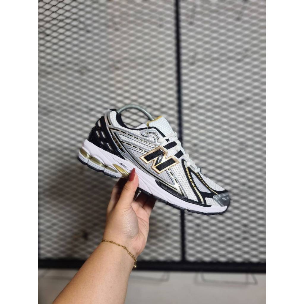 Jual SEPATU SNEAKERS 1906R SILVER METALIC GOLD PREMIUM QUALITY | Shopee ...