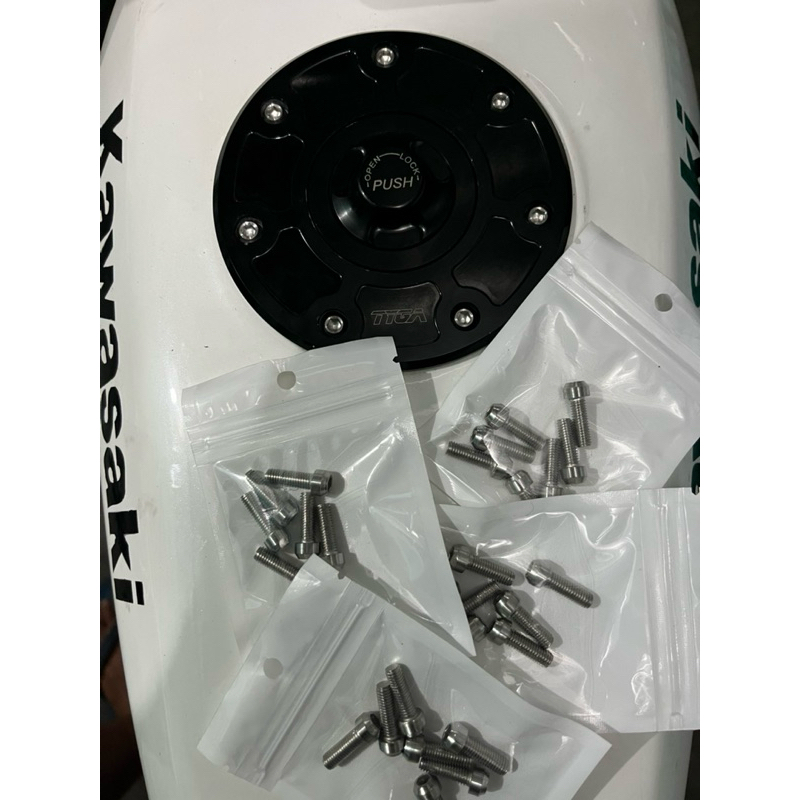 Jual Baut Tutup Tangki Ninja R/SS/RR Stenlis Model Titanium | Shopee Indonesia