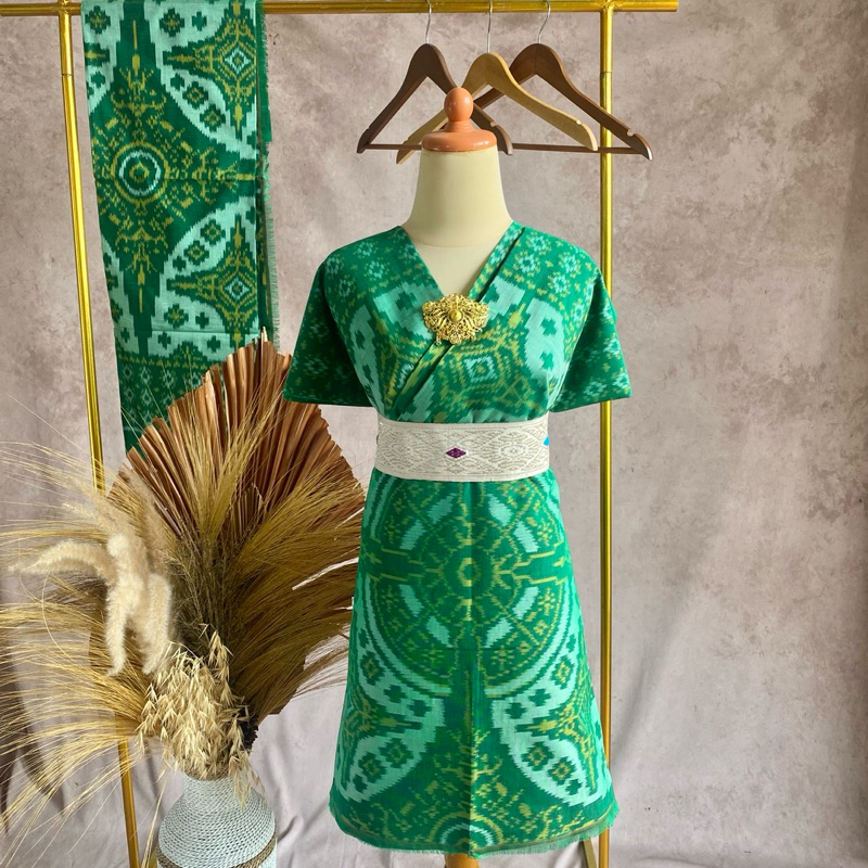 Jual KAIN TENUN ENDEK KHAS BALI MOTIF LOBENG HIJAU DIMENSI GRINGSING ...