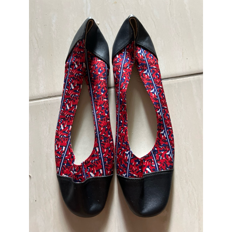Jual flatshoes sepatu pramugari lion air kondisi new (nego) | Shopee ...