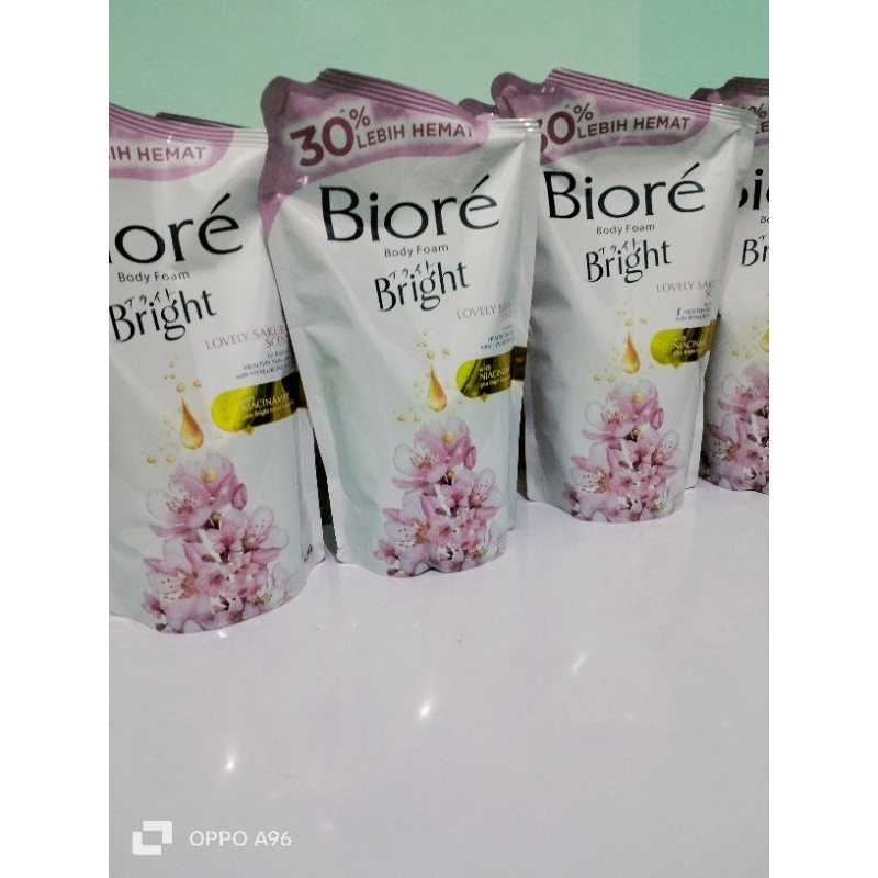 Jual sabun Biore body wash bright lovely sakura Refill | Shopee Indonesia