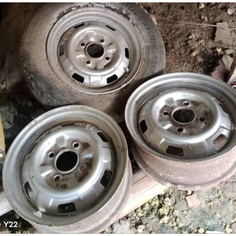 Jual Velg R13 pcd 110 Toyota Corolla Bungkuk KE 20 | Shopee Indonesia