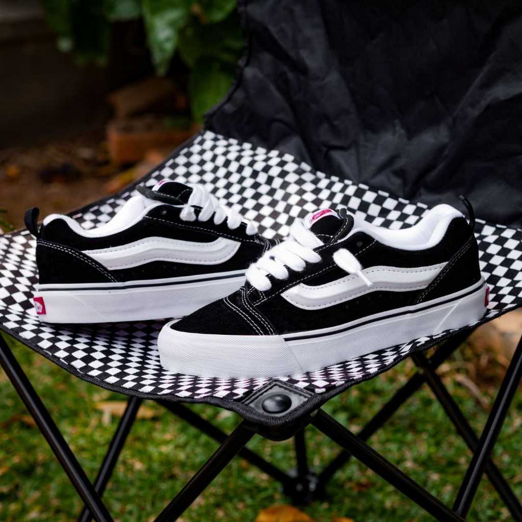 Jual Sepatu Sneakers Pria Vans Knu Skool Black White 100% Original KA ...