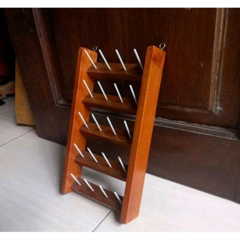 Jual Rak Benang kayu / Rak Spul Tempat Benang Jahit / Cantolan Benang ...
