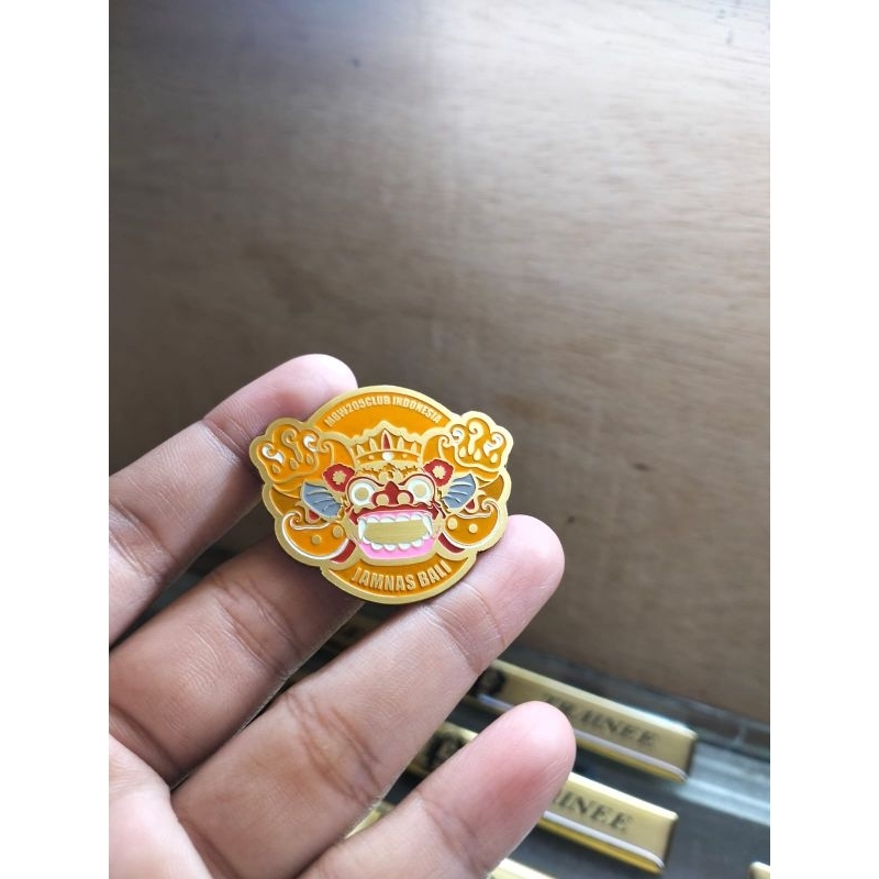 Jual pin enamel custom logo bahan kuningan | Shopee Indonesia