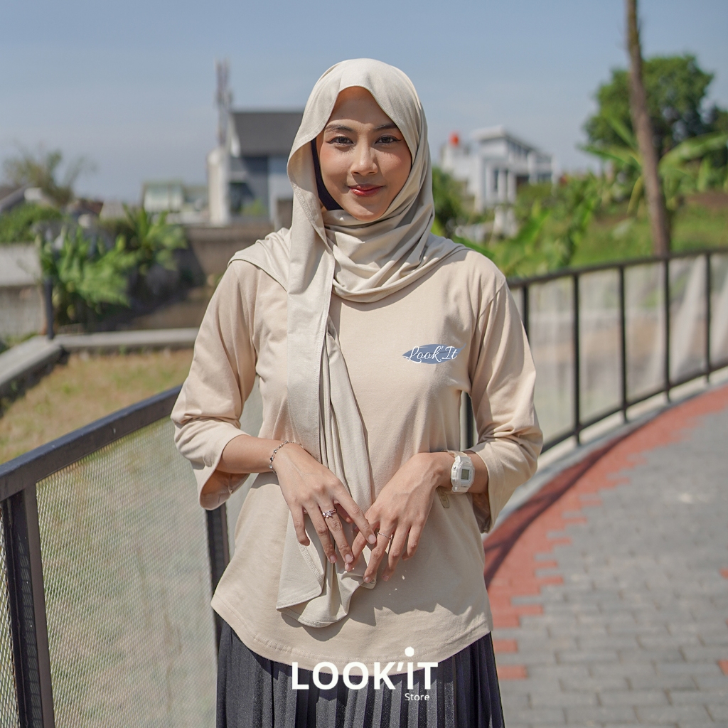 Jual LOOKIT - Kaos Atasan Wanita Oversize Stik Balik Oval Lengan 7/8 ...
