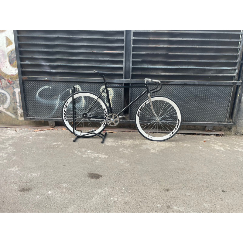Jual New fullbike sepeda fixie classic 700c black white doltrap ...