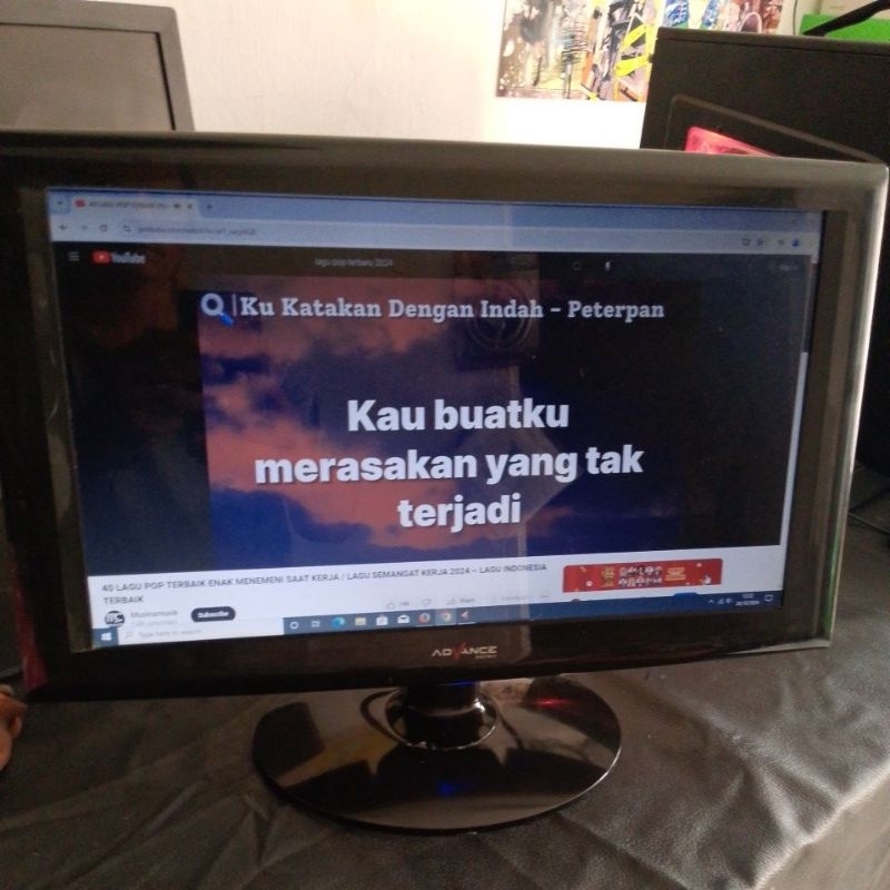 Jual MONITOR BEKAS 17" WHITE/KOTAK LCD VGA BERBAGAI MERK | Shopee Indonesia