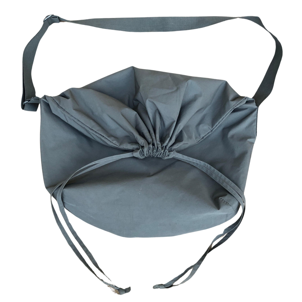 Jual Drawstring Shoulder Bag Uniqlo U Olive ORIGINAL | Shopee Indonesia