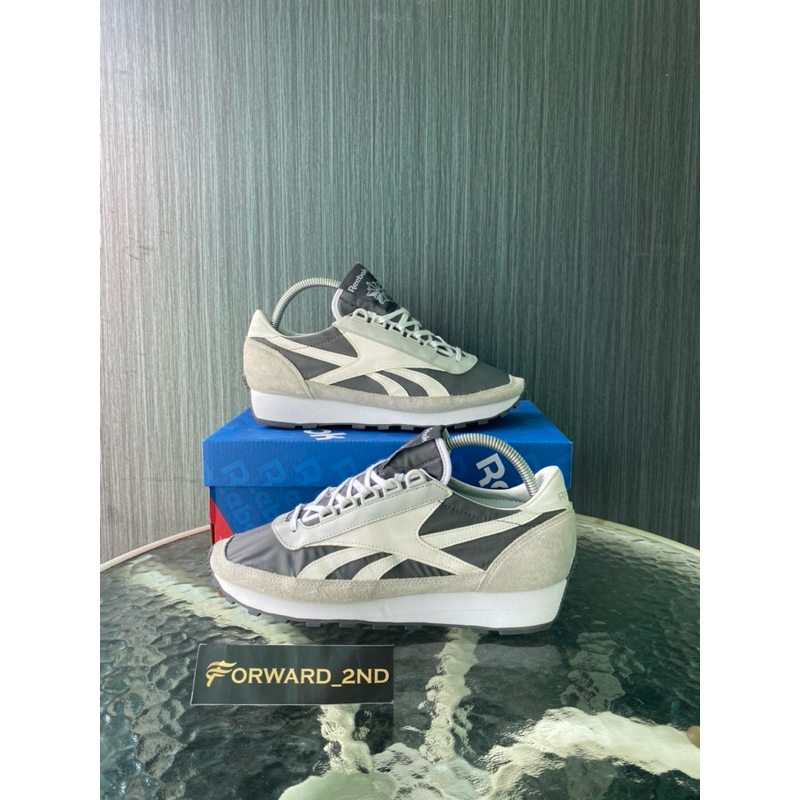 Jual REEBOK AZTEC WHITE GREY | Shopee Indonesia
