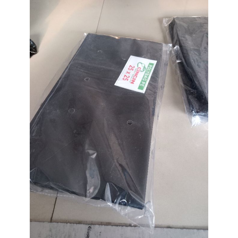 Jual Polybag hitam ukuran 25x25 500gram isi 70 pcs | Shopee Indonesia