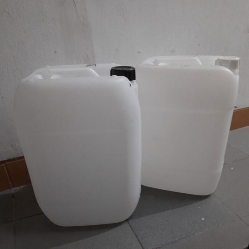 Jual Drigen besar 20 Liter / 30 kg bekas second jerigen bensin | Shopee ...
