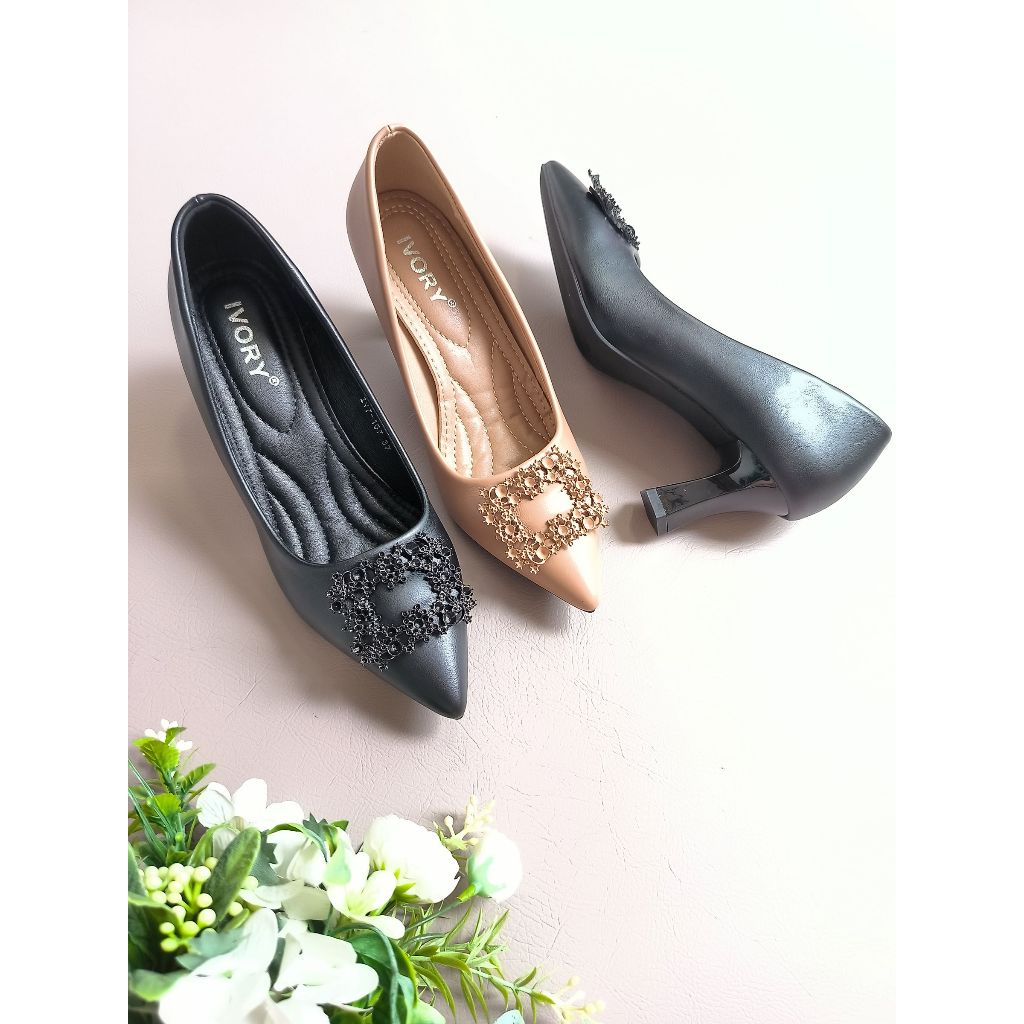 Jual IVORY Sepatu Wanita Heels Kerja Formal IV7-167 Hitam | Shopee ...