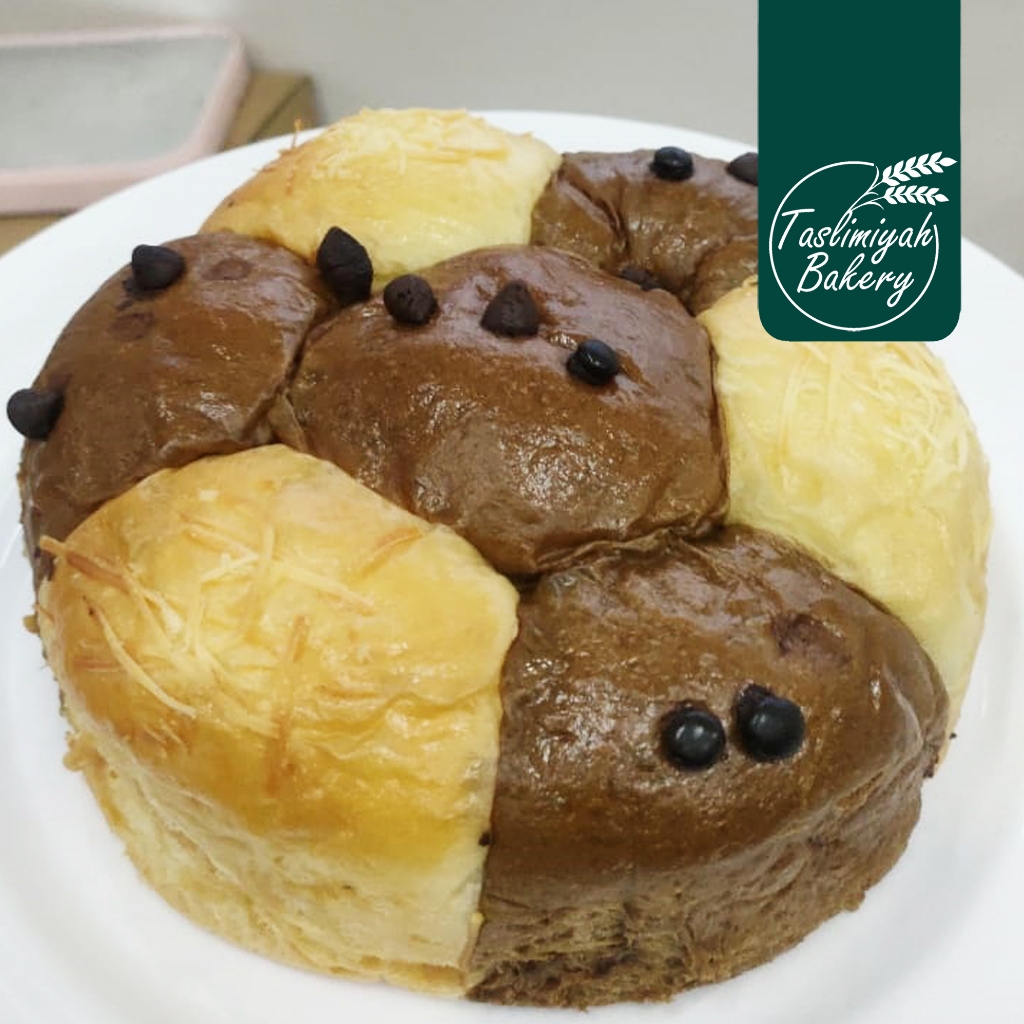 Jual Choco chip Cheese Bread / roti isi coklat & keju - Taslimiyah ...