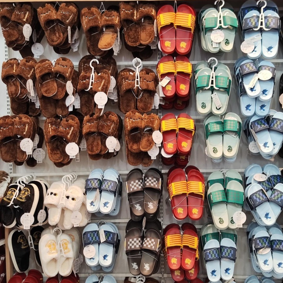 Jual MINISO x HARRY POTTER SLIPPER SANDAL HOUSE OF GRYFFINDOR SLYTHERIN ...