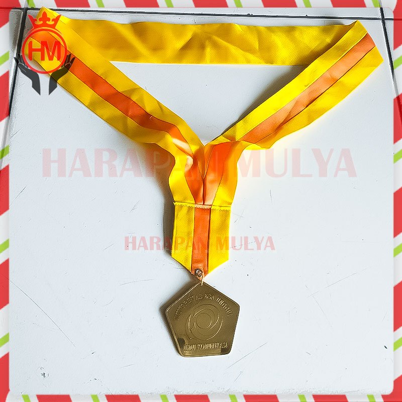 Jual Medali Wisuda Universitas Esa Unggul Medali Kelulusan Logo Universitas Custom - Harapan ...