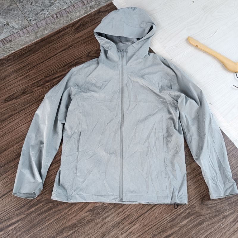 Jual uniqlo blocktech muluss ( sz M perhatikan pxl) | Shopee Indonesia