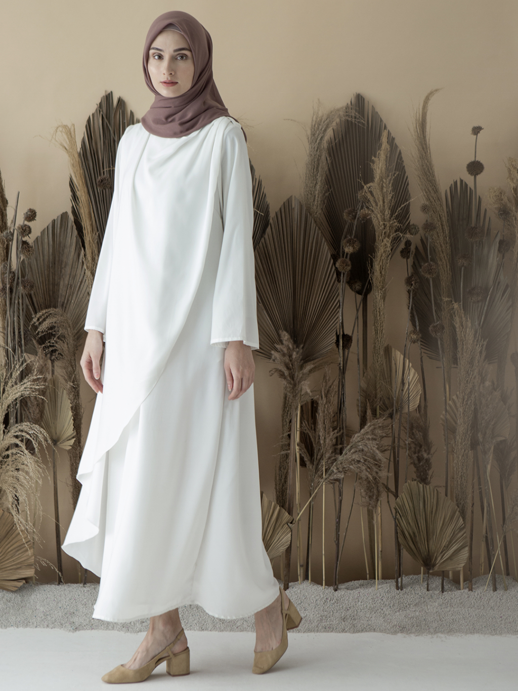 Jual Aura by Aska Label - Gamis crepe lengan panjang, busui friendly, details drape warna Hitam ...