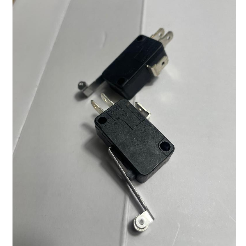 Jual Micro Saklar Limit Switch OMRON v-155-1c25 15a 250v roda pas badan | Shopee Indonesia