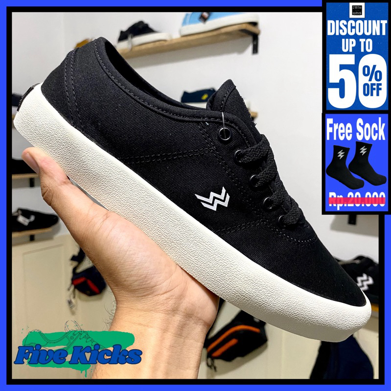 Jual Sepatu Geoff Max 100% Original - Ethan Black White | Sepatu Pria ...