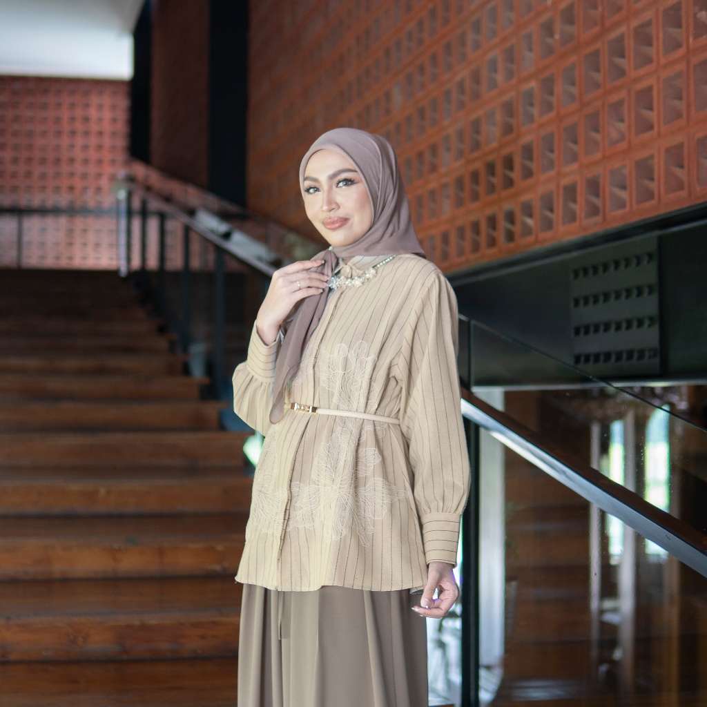 Jual MAYANG COLLECTION - NARA BLOUSE B01827 | KEMEJA GARIS SALUR RENDA ...