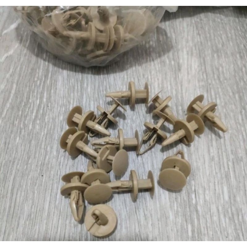 Jual KANCING CLIP INNOVA FORTUNER HILUX PANNDER HONDA LIVINA ASLI ...