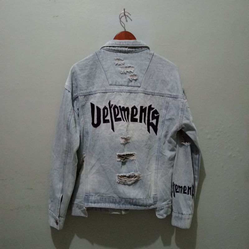Jual Vetements Denim Jacket Hip Hop Punk Rave Graffiti Ripped Jacker ...