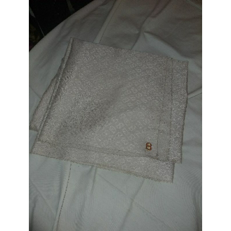 Jual Buttonscarves Tapis embossed preloved | Shopee Indonesia