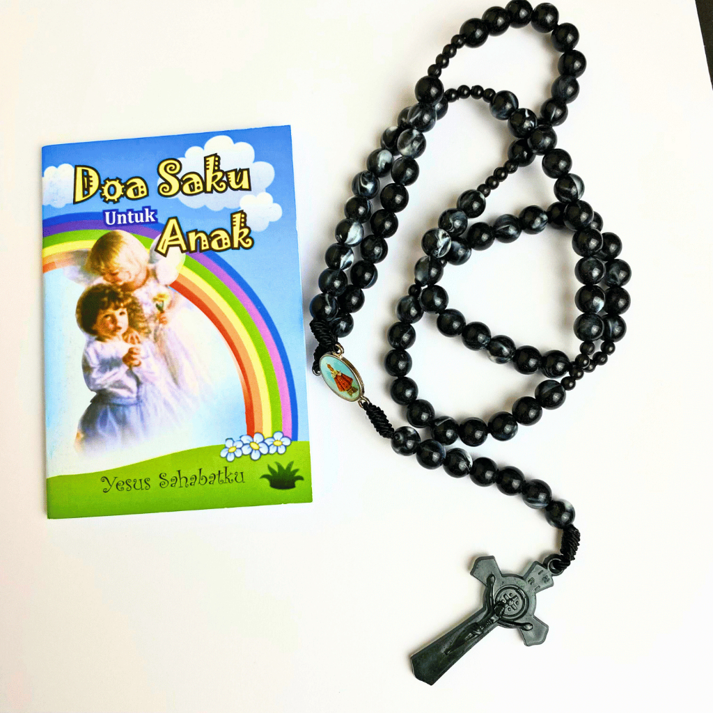 Jual Rosario 77 bapa kami marmer hitam salib benediktus dengan buku doa saku anak dalam satu ...