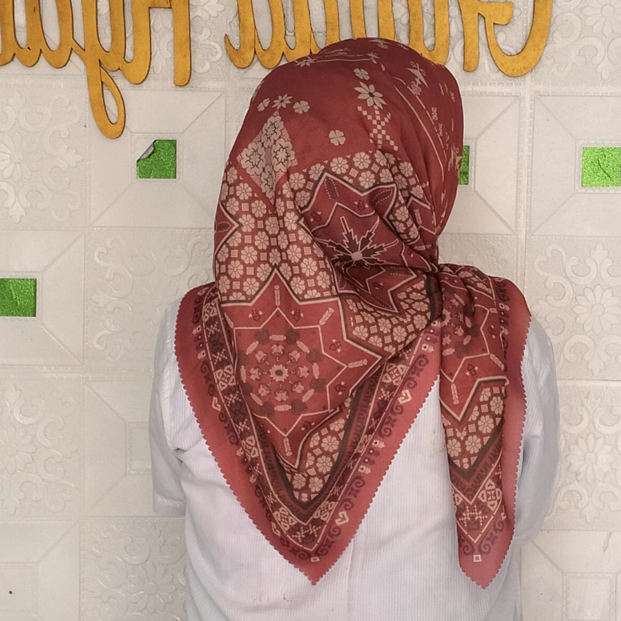 Jual Kerudung Merah Bata Jilbab Warna Merah Bata Segi Empat Hijab Merah ...