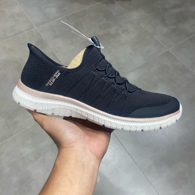 Jual (size 38) 𝐒𝐄𝐏𝐀𝐓𝐔 𝐒𝐋𝐈𝐏 𝐈𝐍𝐒 𝐒𝐊𝐄𝐂𝐇𝐄𝐑𝐒 𝐕𝐈𝐑𝐓𝐔𝐄 𝐆𝐋𝐎𝐖 - 𝐁𝐋𝐀𝐂𝐊 (𝟏𝟎𝟒𝟒𝟐𝟔 ...