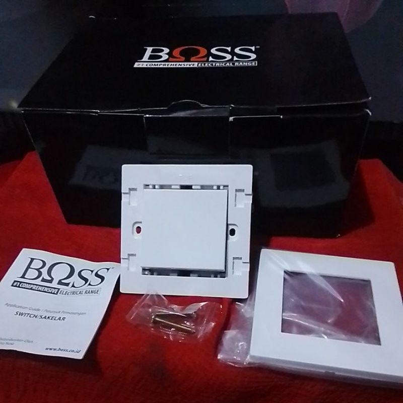 Jual saklar tunggal 1gang B1000 merk boss tipe-B1031/1/2 | Shopee Indonesia