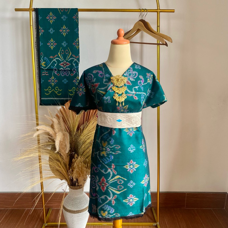 Jual KAIN TENUN ENDEK MOTIF ANGGREK WARNA DASAR HIJAU KHAS BALI ...