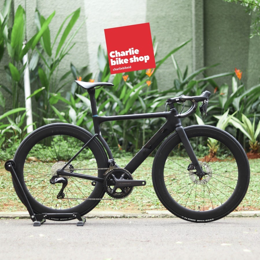 Jual Fullbike Road Bike 3T Strada Due Black Aero Bike Ultegra Di2 12Speed | Shopee Indonesia