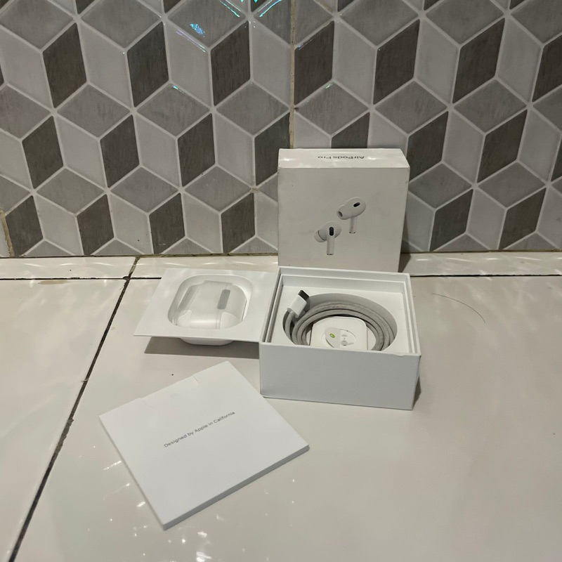 Jual AIRPODS PRO GEN 2 USB-C Garansi Hidup (second like new) | Shopee Indonesia