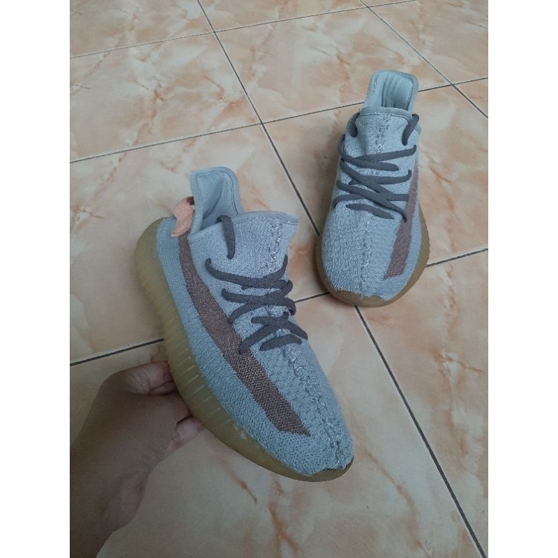 Jual Garis tiga yezi size 40 insole 24,5 made in Vietnam,pemakaian ...