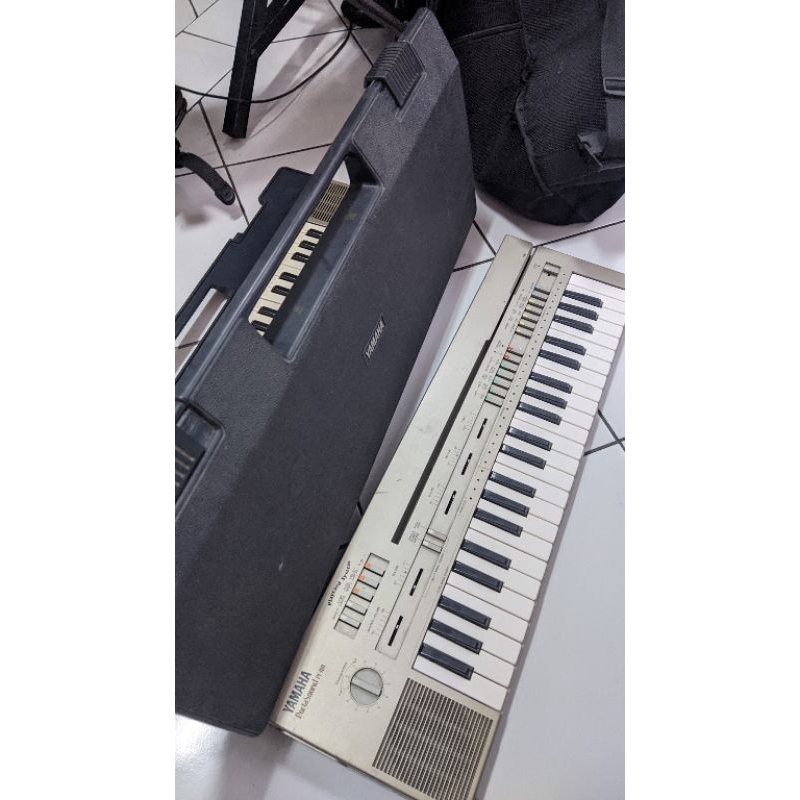 Jual dua buah keyboard jadul yamaha portasound pss dengan hardcase ...