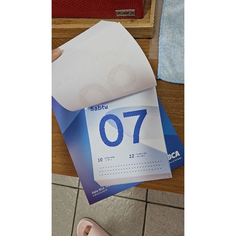 Jual Kalender harian dinding sobek Bank BCA 2025 | Shopee Indonesia