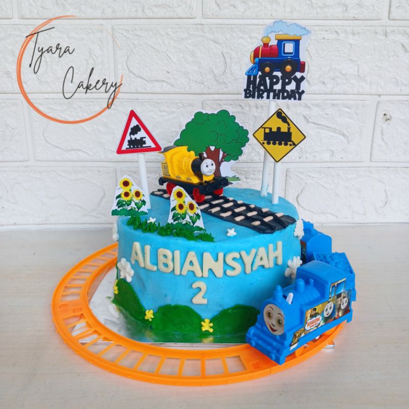 Jual Cake Thomas | Cake Tema Kereta Api | Sudah Termasuk Mainan Sesuai ...