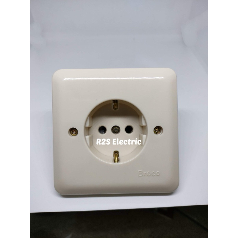 Jual IB Stop Kontak Arde New Gee Broco 5511U Cream / IB Stop Kontak ...