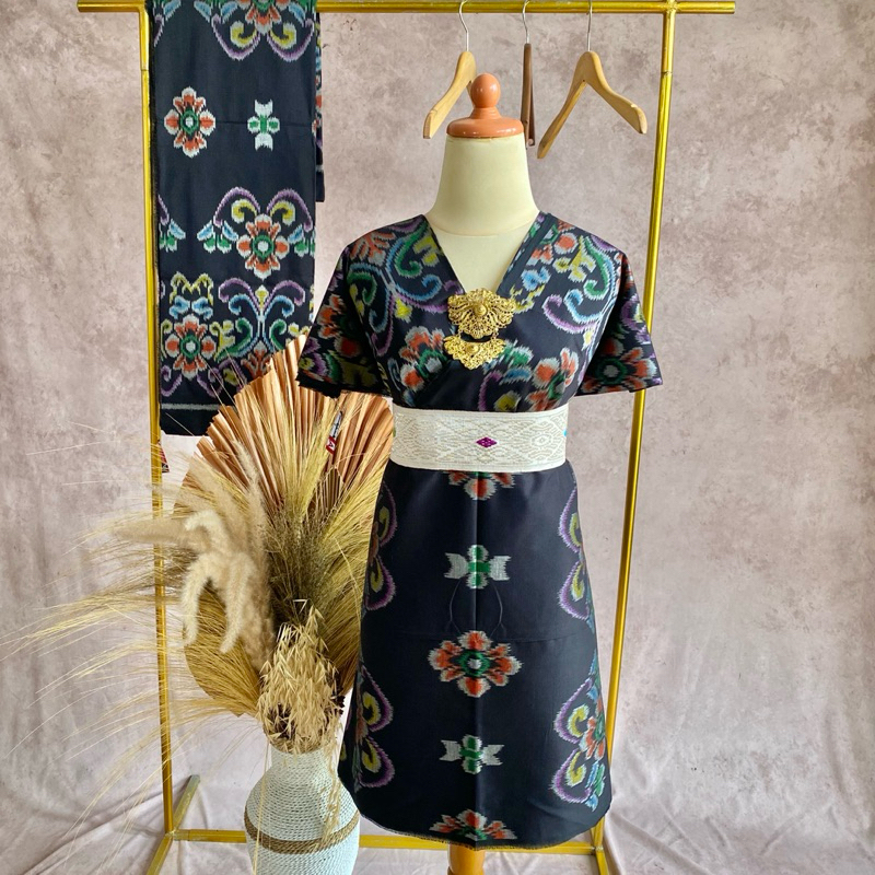 Jual KAIN TENUN ENDEK KHAS BALI MOTIF PATRA WARNA DASAR HITAM GRINGSING ...