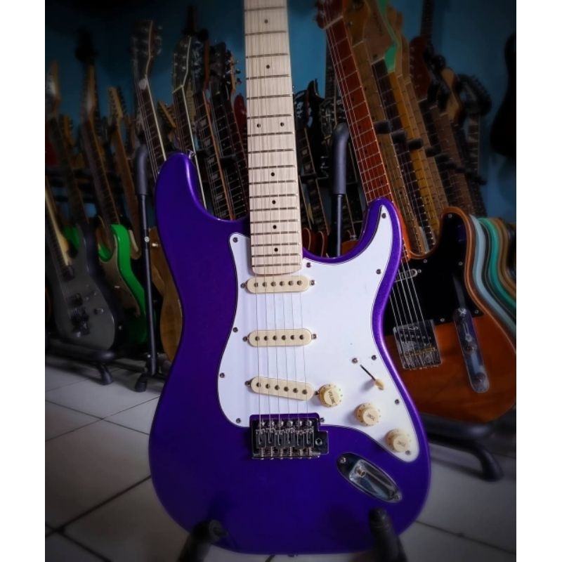Jual gitar elektrik Difergio stratocaster model original like new mulus ...