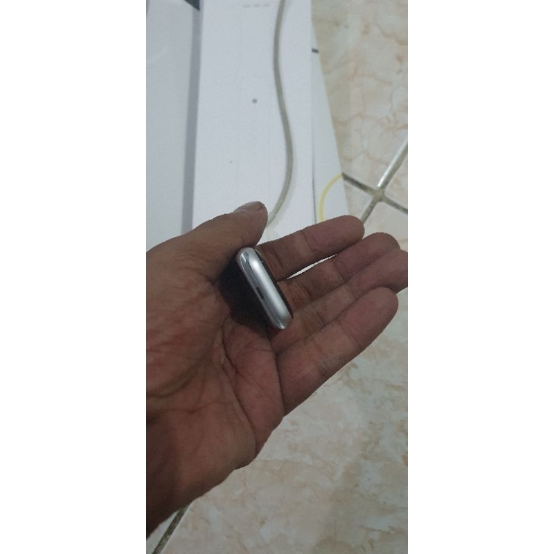 Jual iphone SE minus LCD garis ada dusbuk | Shopee Indonesia